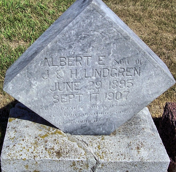 Grave of Albert Lindgren (Archive Image #2586) | The Thanatos Archive